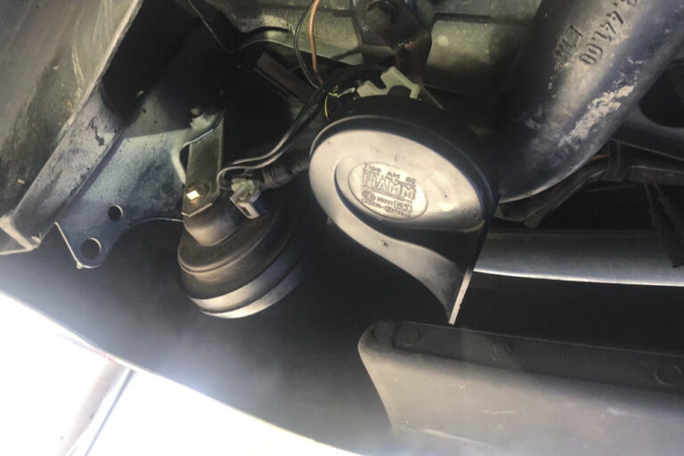 Porsche 944 - Austausch der Hupe